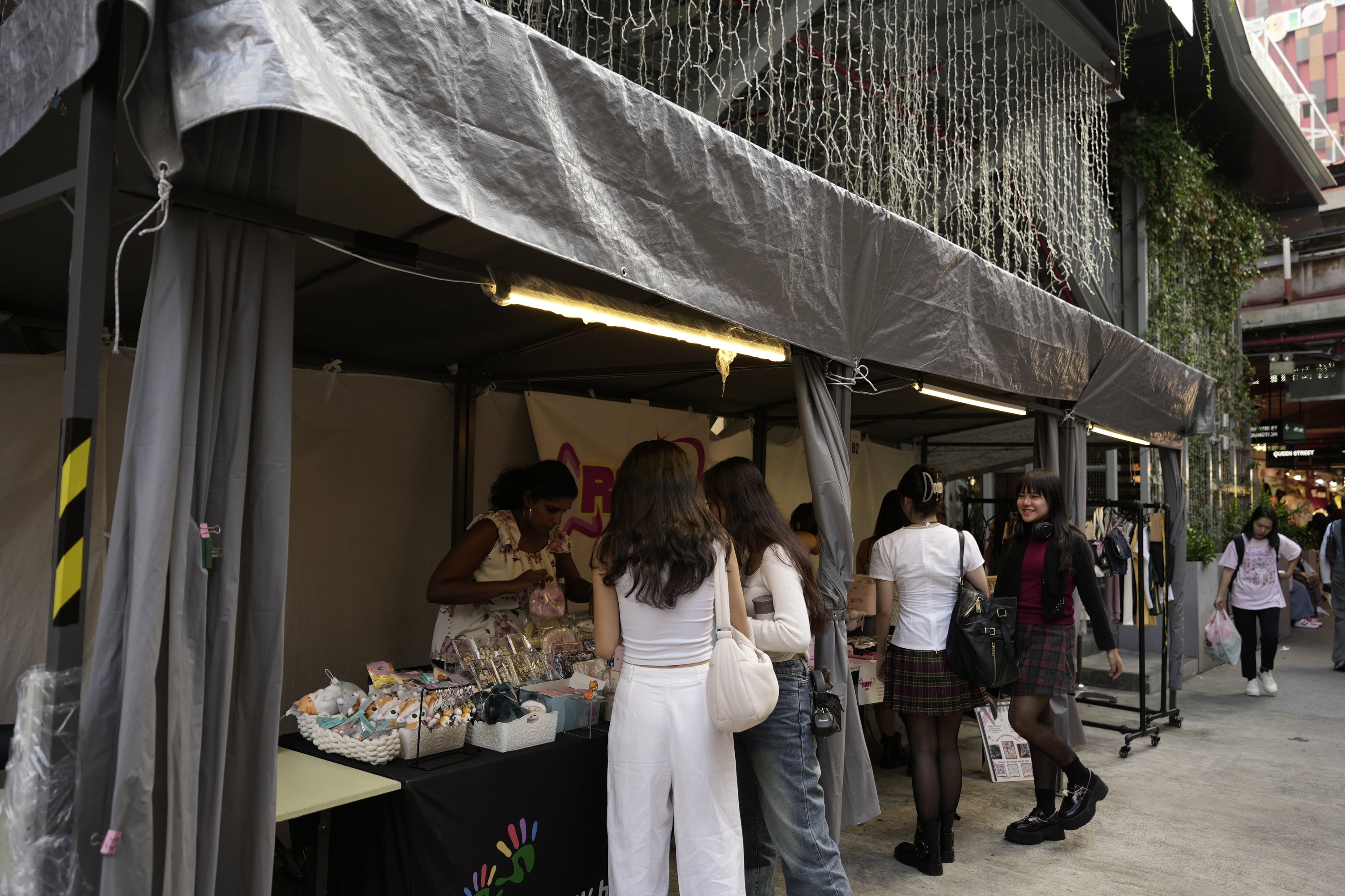 BOOTH WITH US – RESURRACK