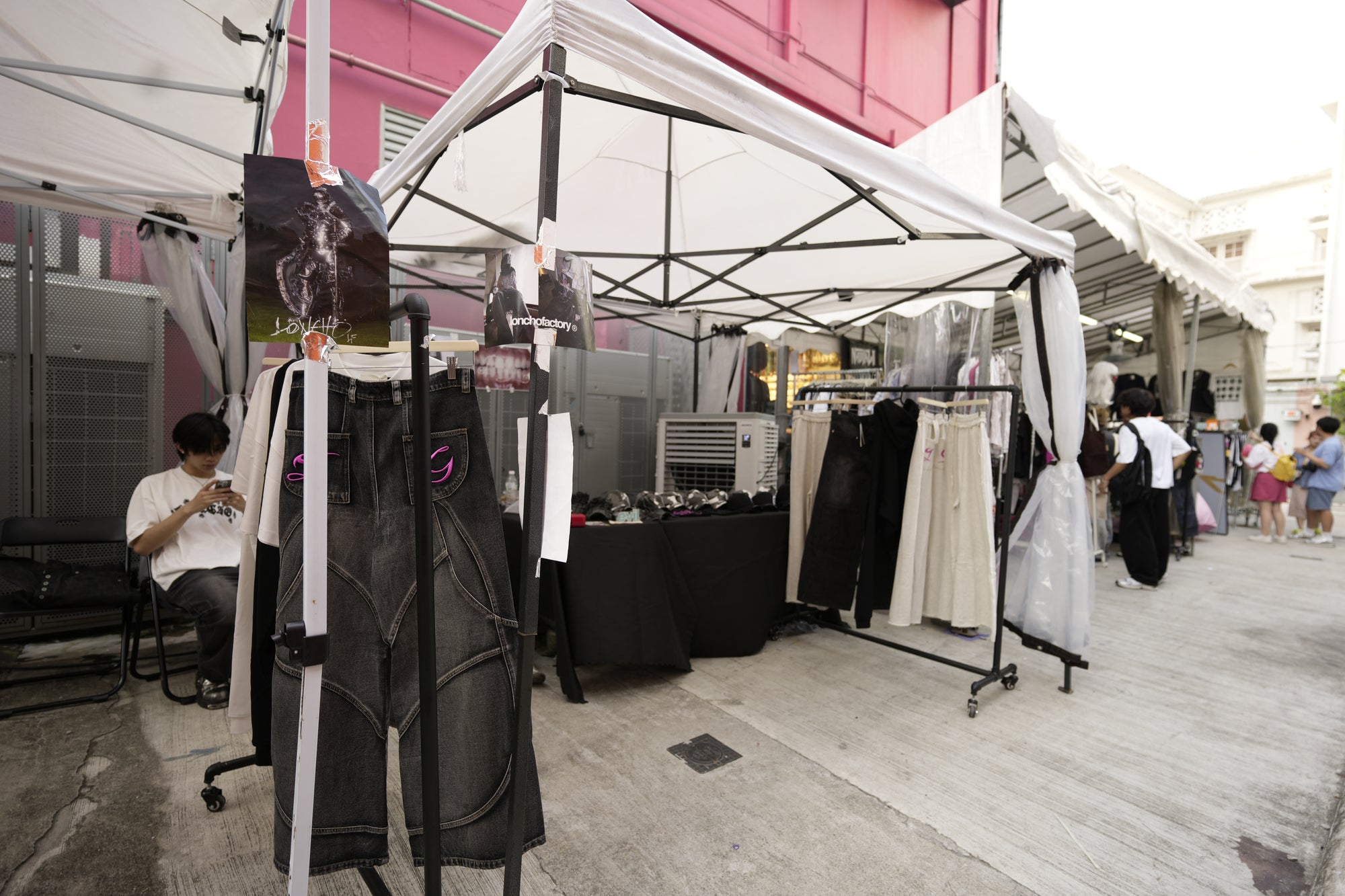 BOOTH WITH US – RESURRACK