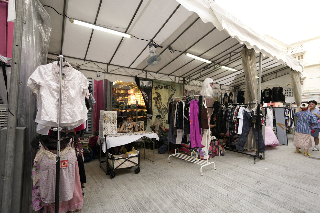 BOOTH WITH US – RESURRACK